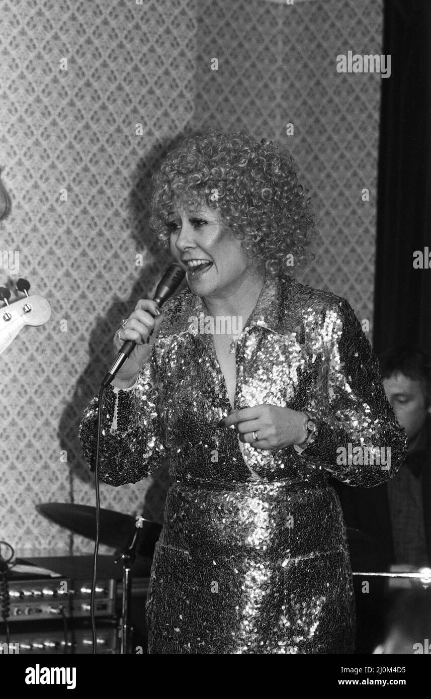 Actress liz dawn hi-res stock photography and images - Alamy