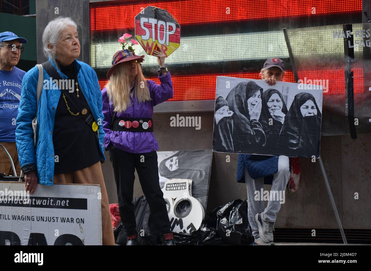 World war 2 times square hi-res stock photography and images - Alamy