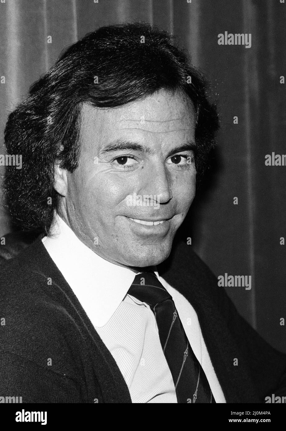 Singer Julio Iglesias. October 1982 Stock Photo - Alamy