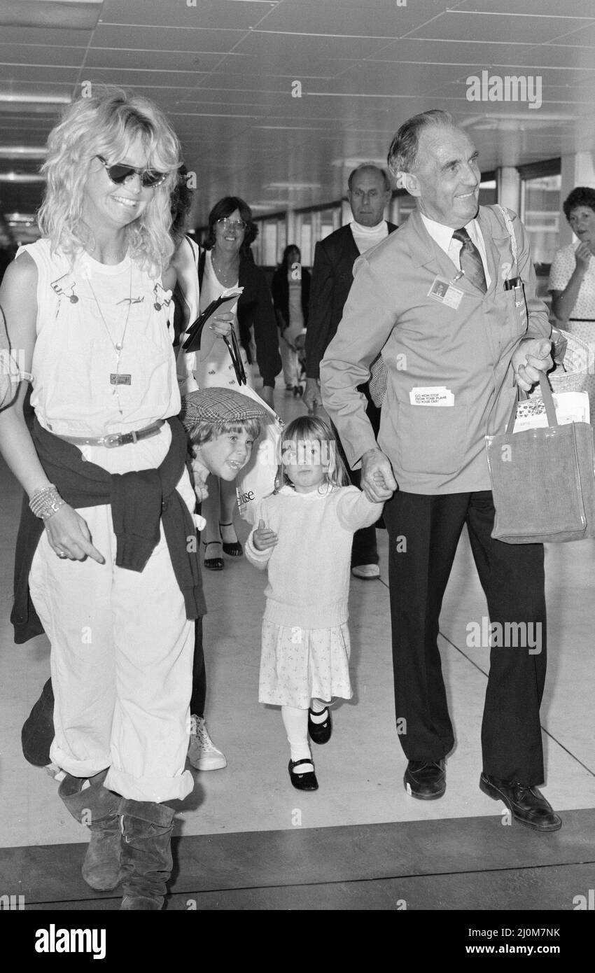 Goldie Hawn American Actress With Son Oliver And Daughter Kate At London Heathrow Airport 1st