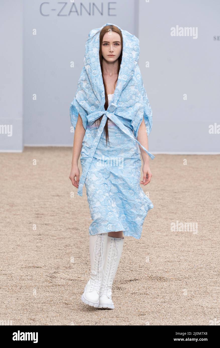 18 March 2022 - Seoul, South Korea: South Korean model catwalk during a 2022 F/W Seoul Fashion ...