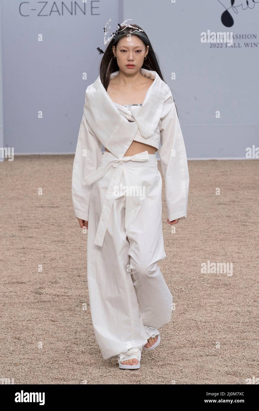 18 March 2022 Seoul South Korea South Korean Model Catwalk During A 2022 Fw Seoul Fashion