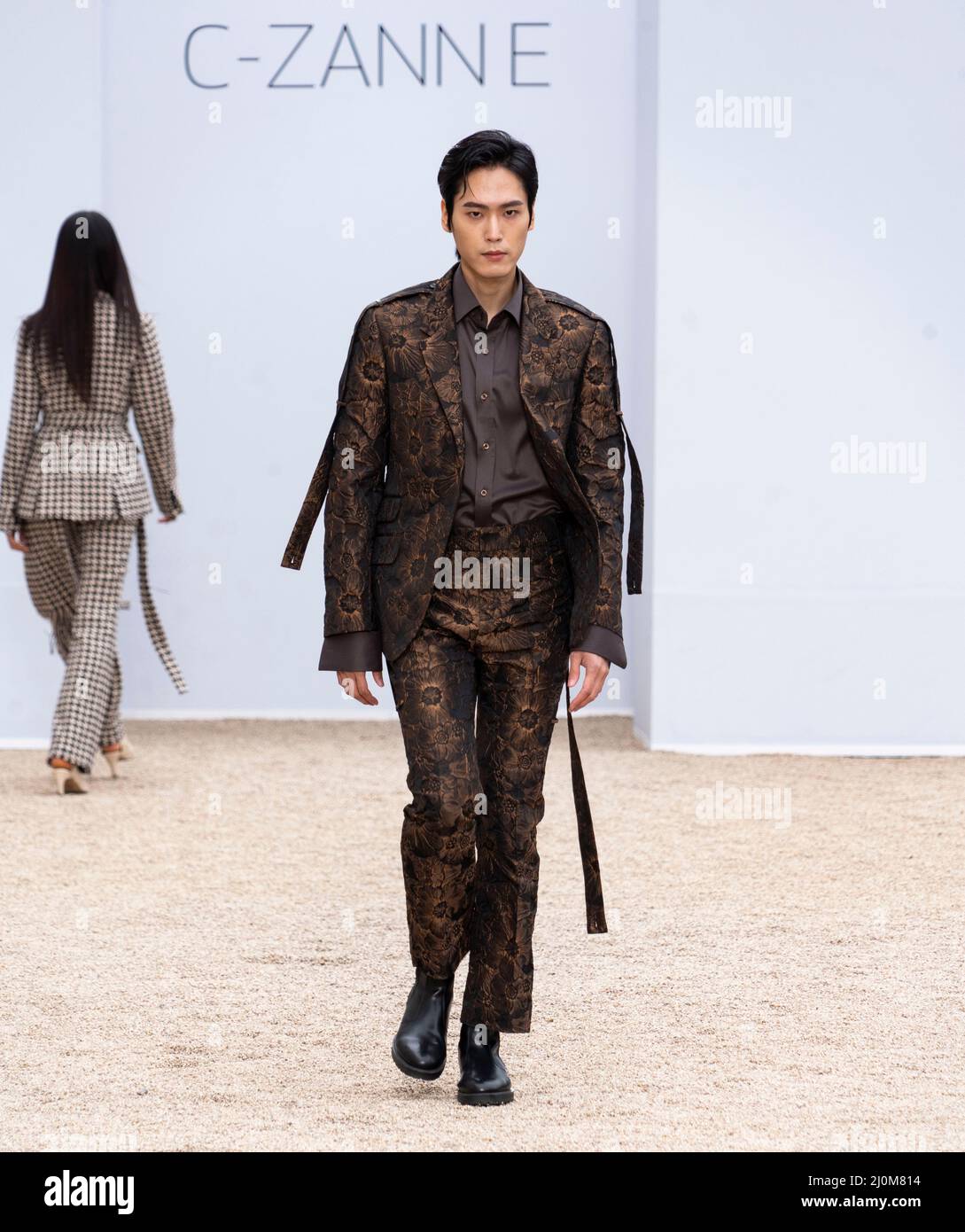18 March 2022 - Seoul, South Korea: South Korean model catwalk during a 2022 F/W Seoul Fashion ...