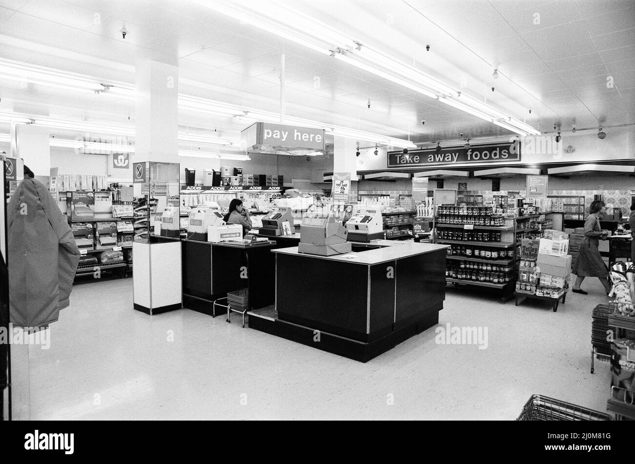 High street shops 1980s hi-res stock photography and images - Alamy