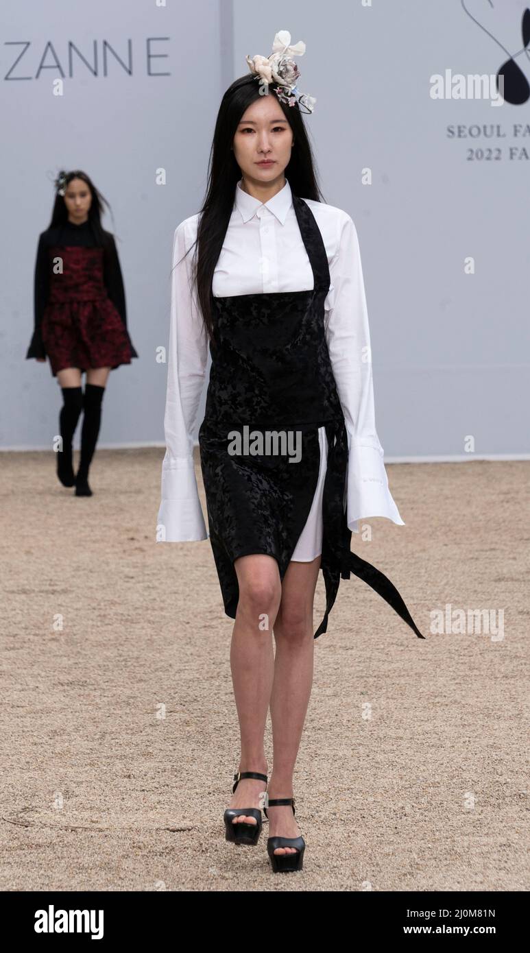 18 March 2022 - Seoul, South Korea: South Korean model catwalk during a 2022 F/W Seoul Fashion ...