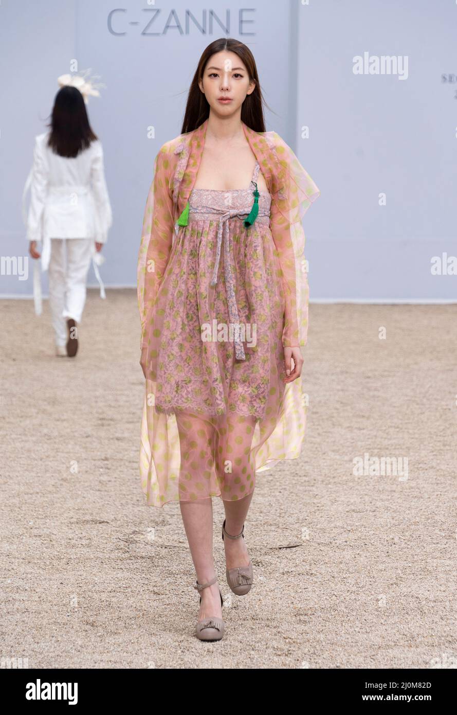 18 March 2022 - Seoul, South Korea: South Korean model catwalk during a ...