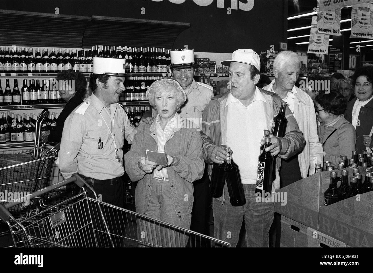 Filming of a series of "Terry and June", where they go on a day trip to ...