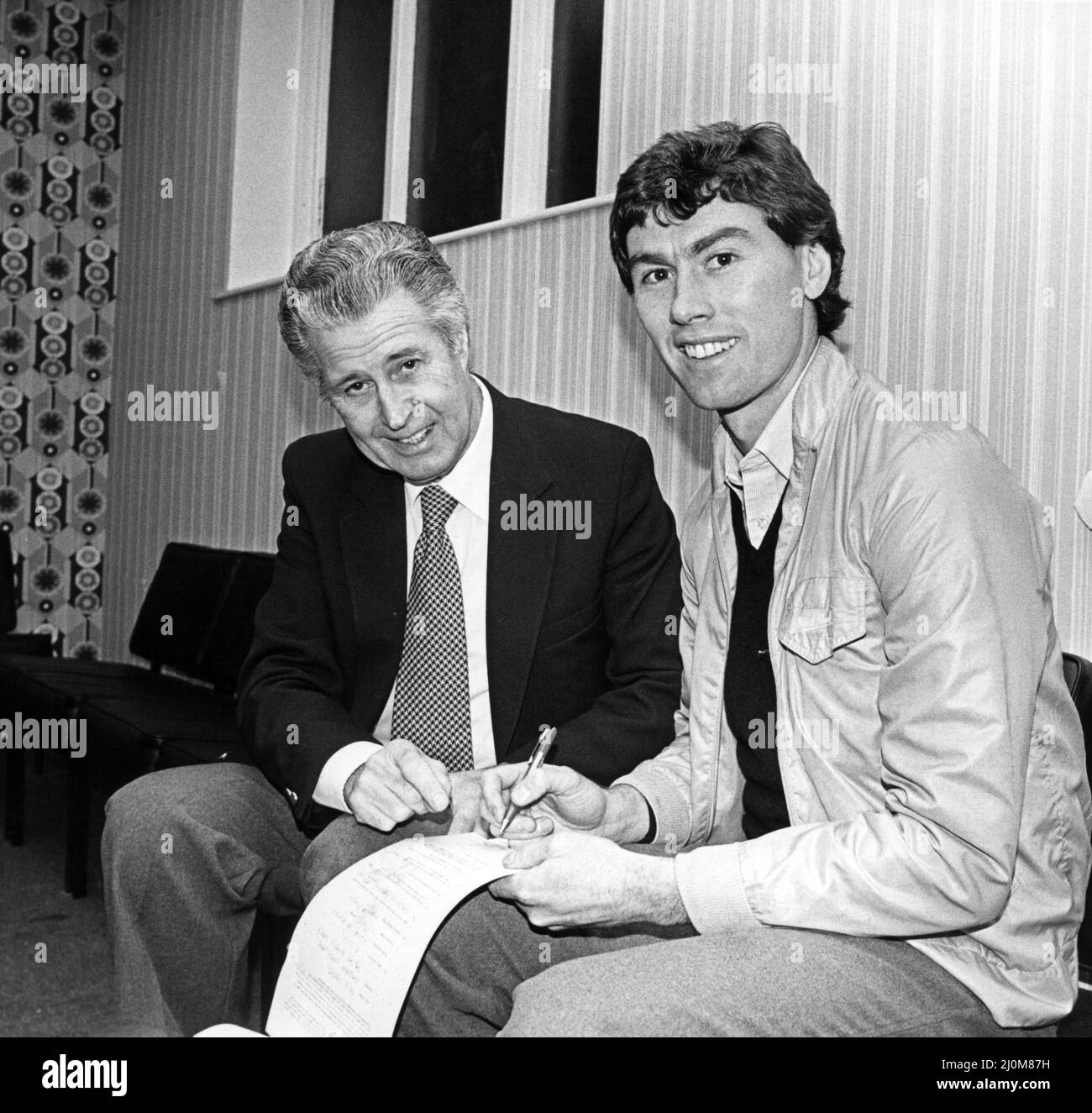 Harold Shepherdson (left) and Dave Thomas. Circa 1981 Stock Photo - Alamy