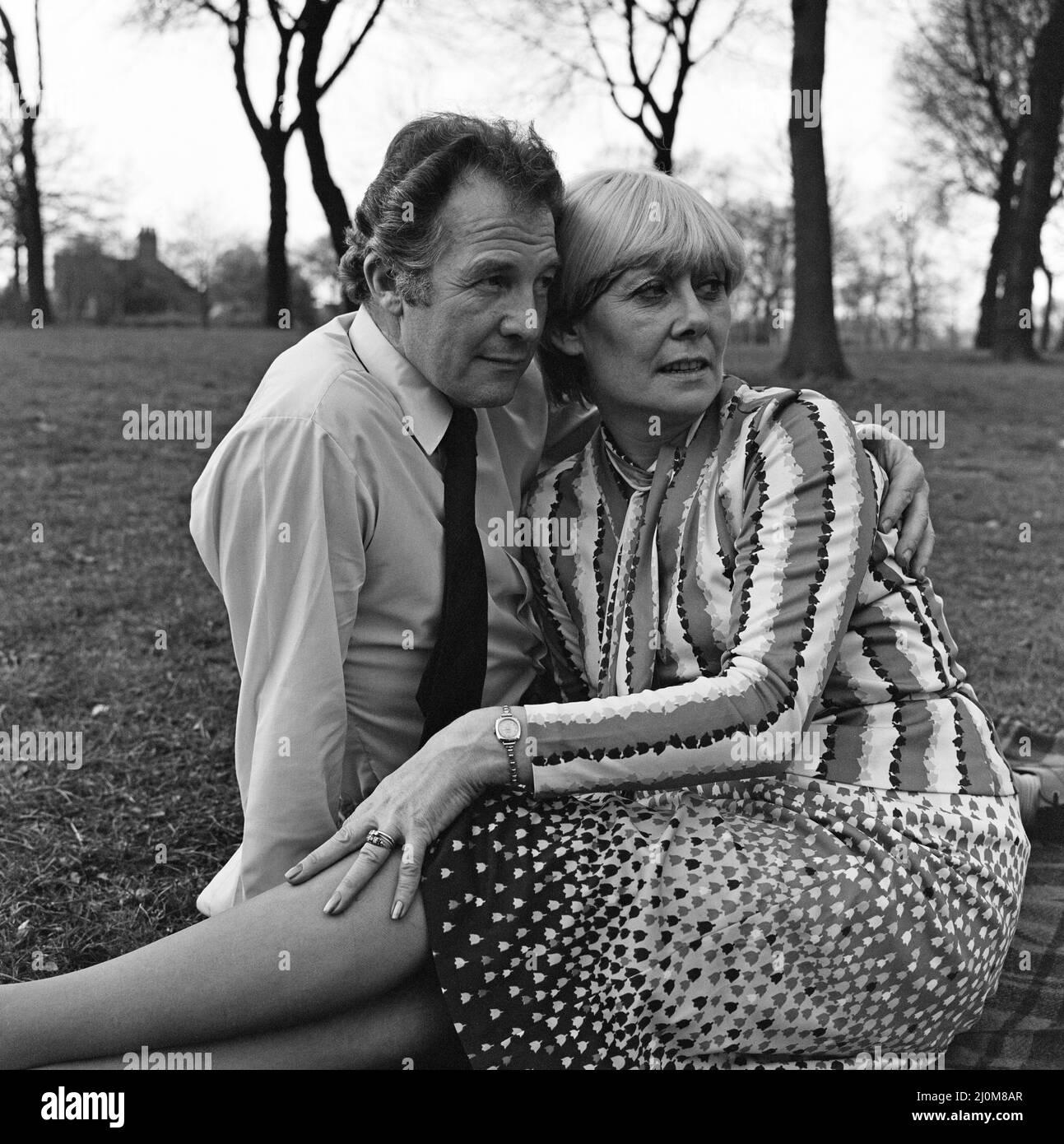 Coronation Street actress Liz Dawn with Derek Bennett. 18th April 1982 Stock Photo - Alamy