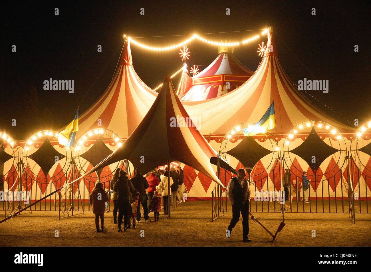 Neuwied, Germany. 12th Mar, 2022. People are queuing in front of the ...