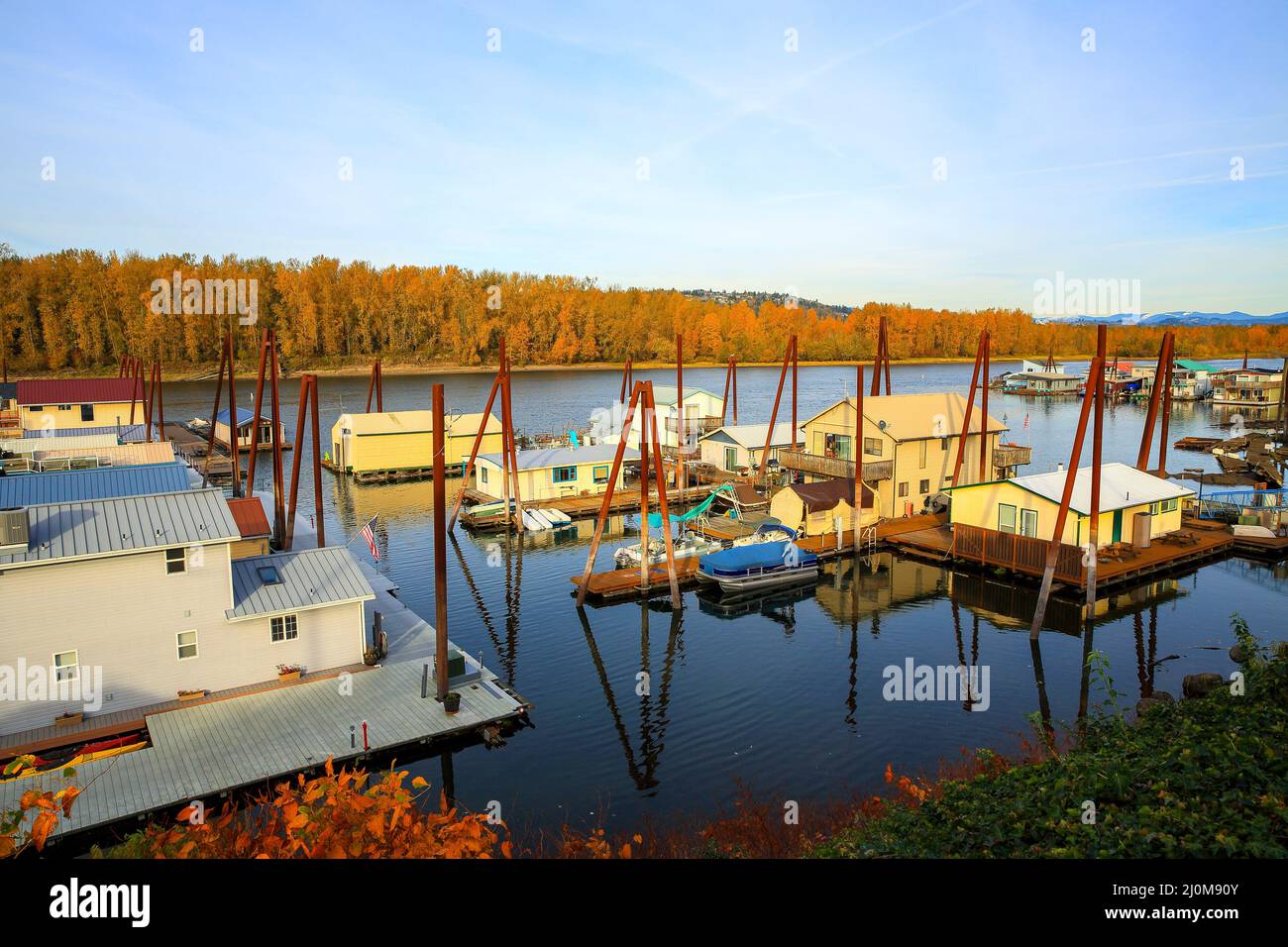 Portland oregon houseboat hi-res stock photography and images - Alamy