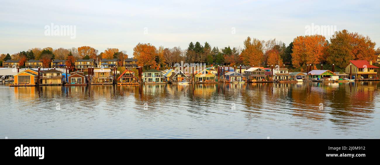Houseboats along the waterfront in Portland, Oregon-USA Stock Photo - Alamy