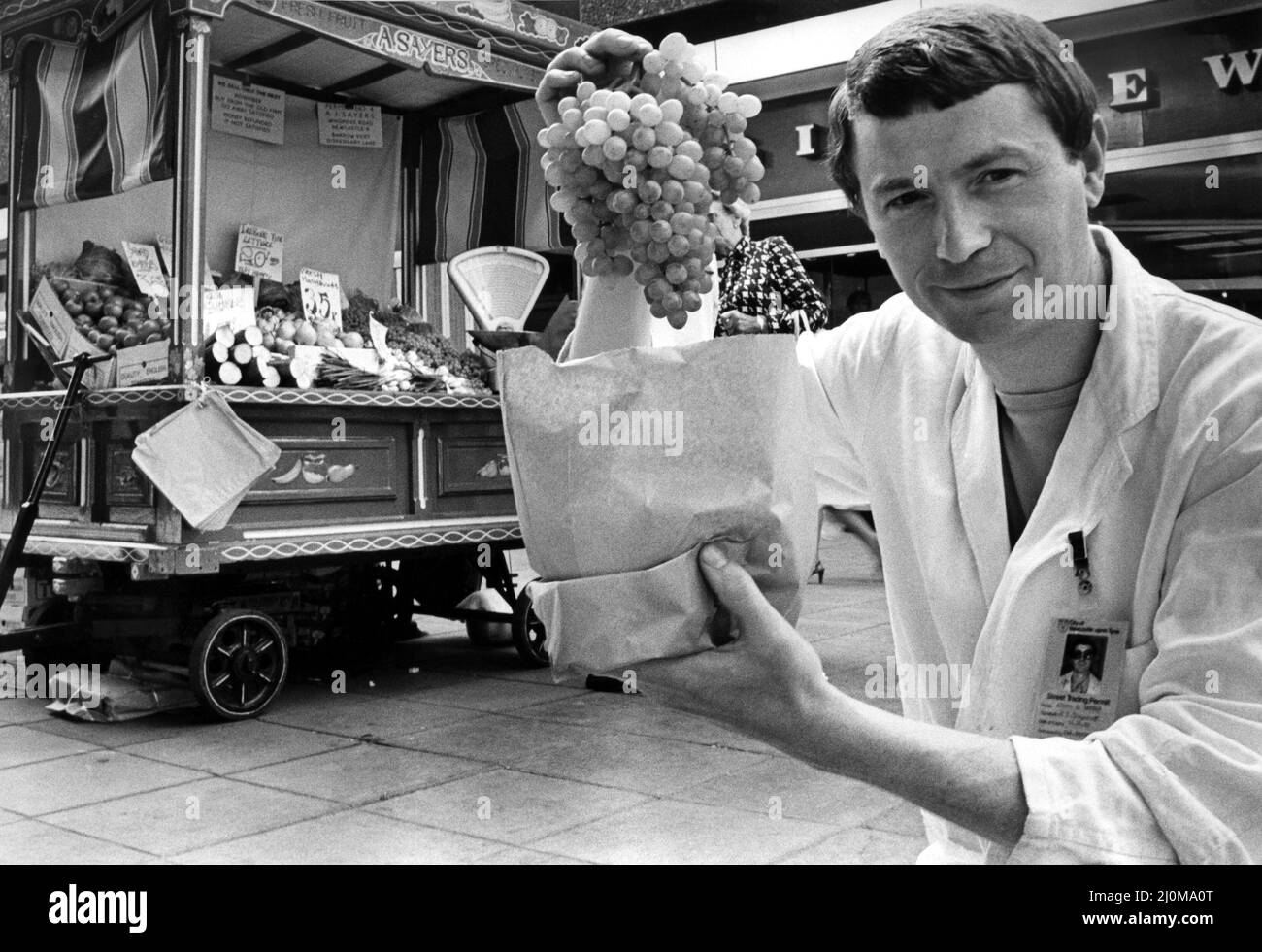 1980s uk streets hi-res stock photography and images - Alamy