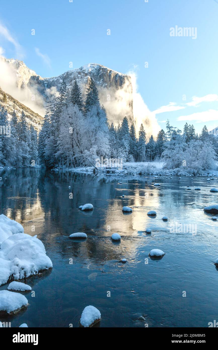 Yosemite winter people hi-res stock photography and images - Alamy