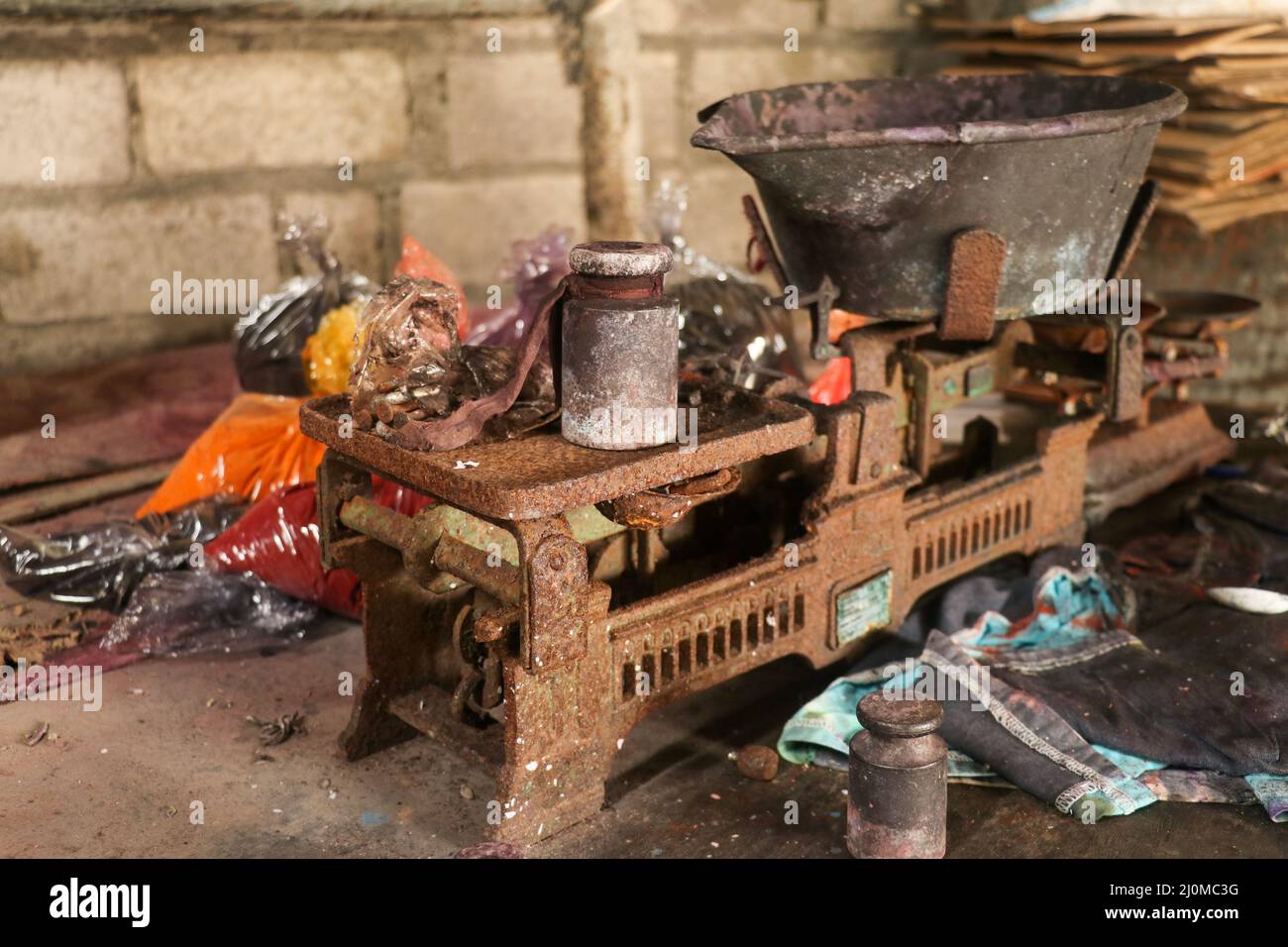 Equal arm scale hi-res stock photography and images - Alamy