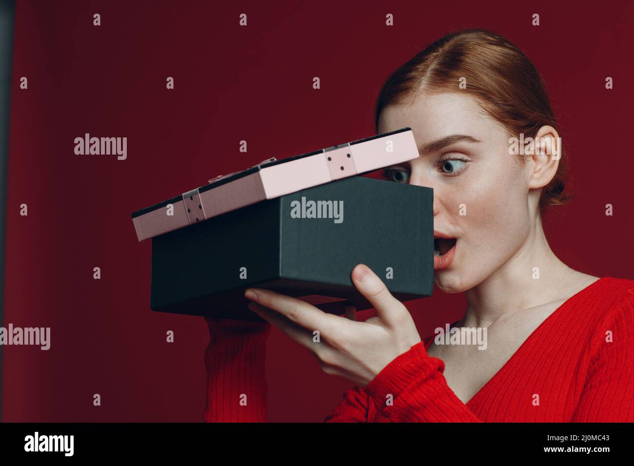 Opening shot hi-res stock photography and images - Alamy