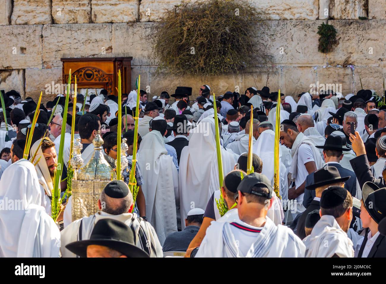 Jerusalem. Jews praying Stock Photo - Alamy