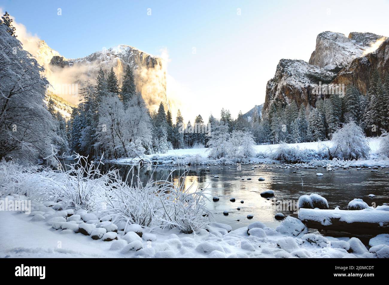 Yosemite winter people hi-res stock photography and images - Alamy