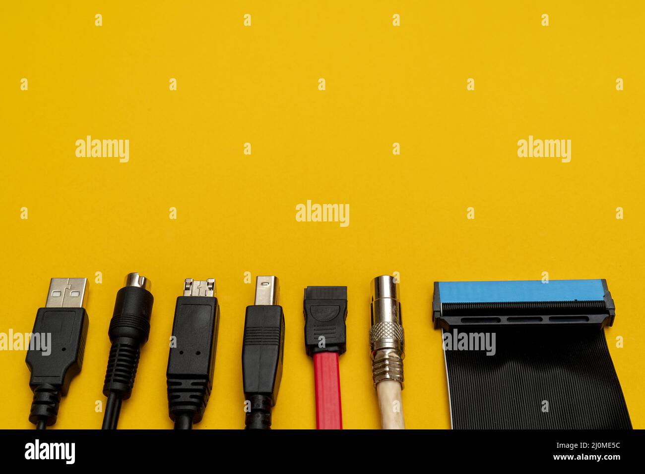 Connecting wires for the computer. Types of connectors Stock Photo - Alamy