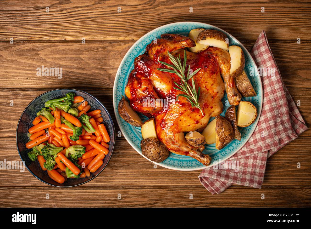 Roasted chicken with vegetables top view Stock Photo - Alamy