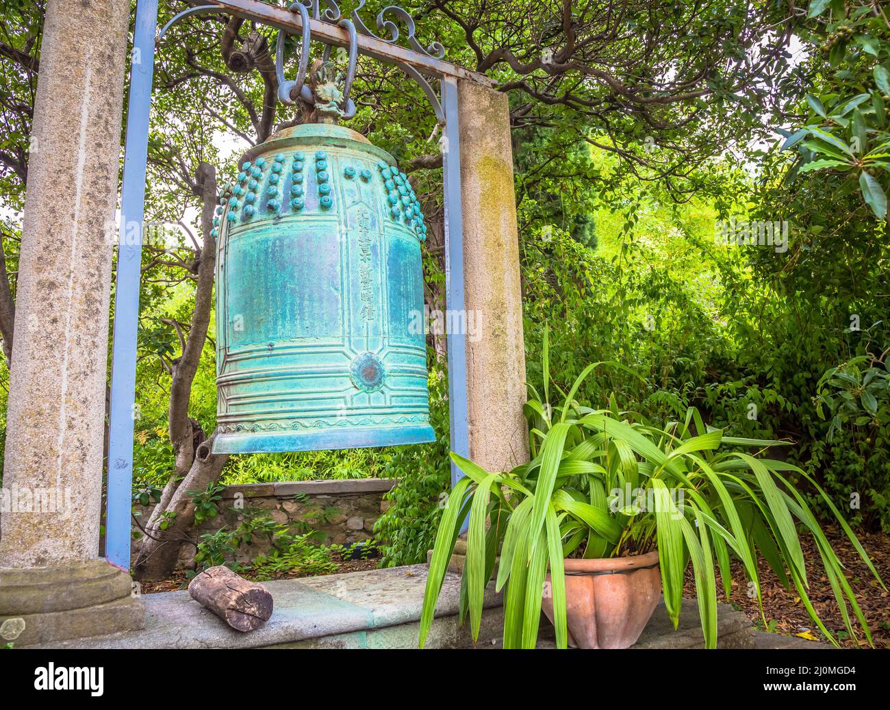 Old Japanese bell finely crafted in bronze Stock Photo - Alamy