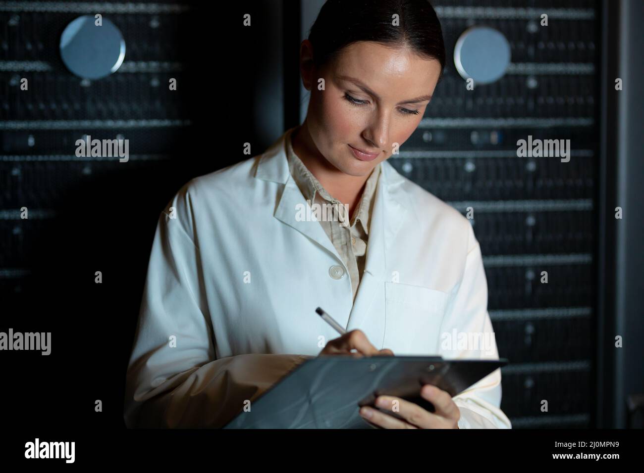 Online experte hi-res stock photography and images - Alamy