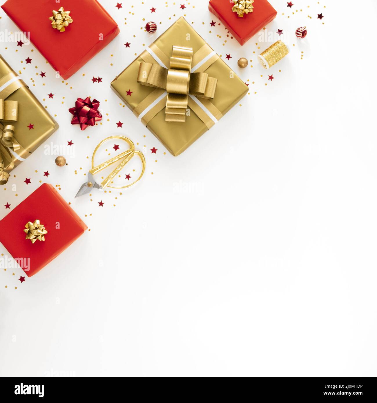 Presents arrangement hi-res stock photography and images - Alamy