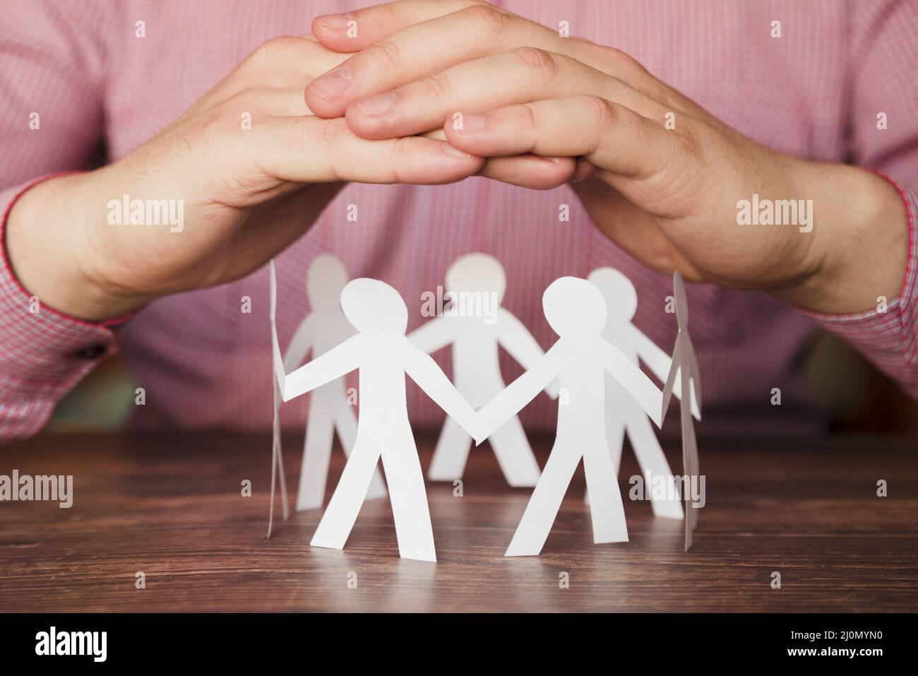 Connected circle paper people (1 Stock Photo - Alamy