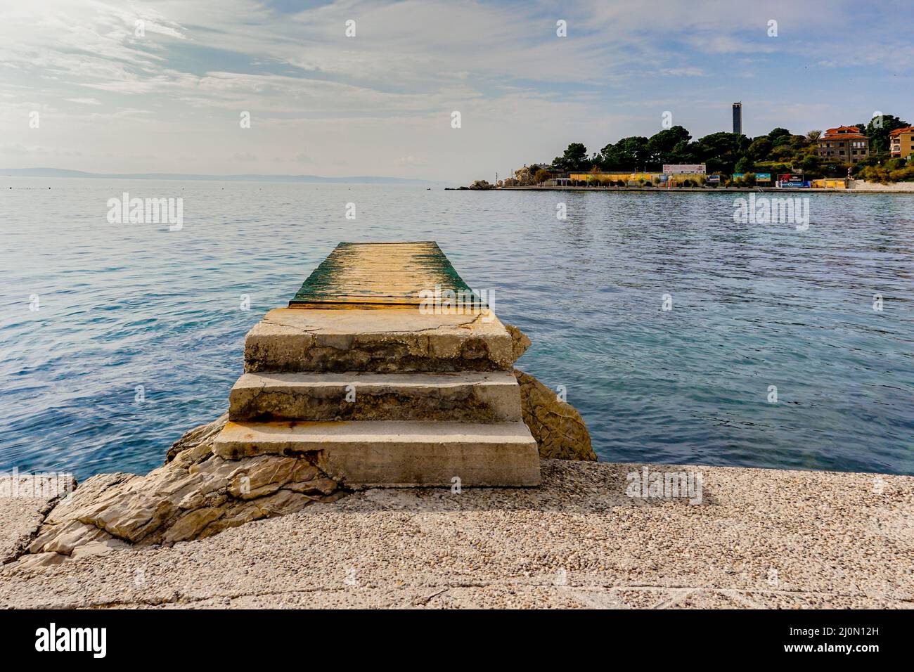 Split platform hi-res stock photography and images - Alamy