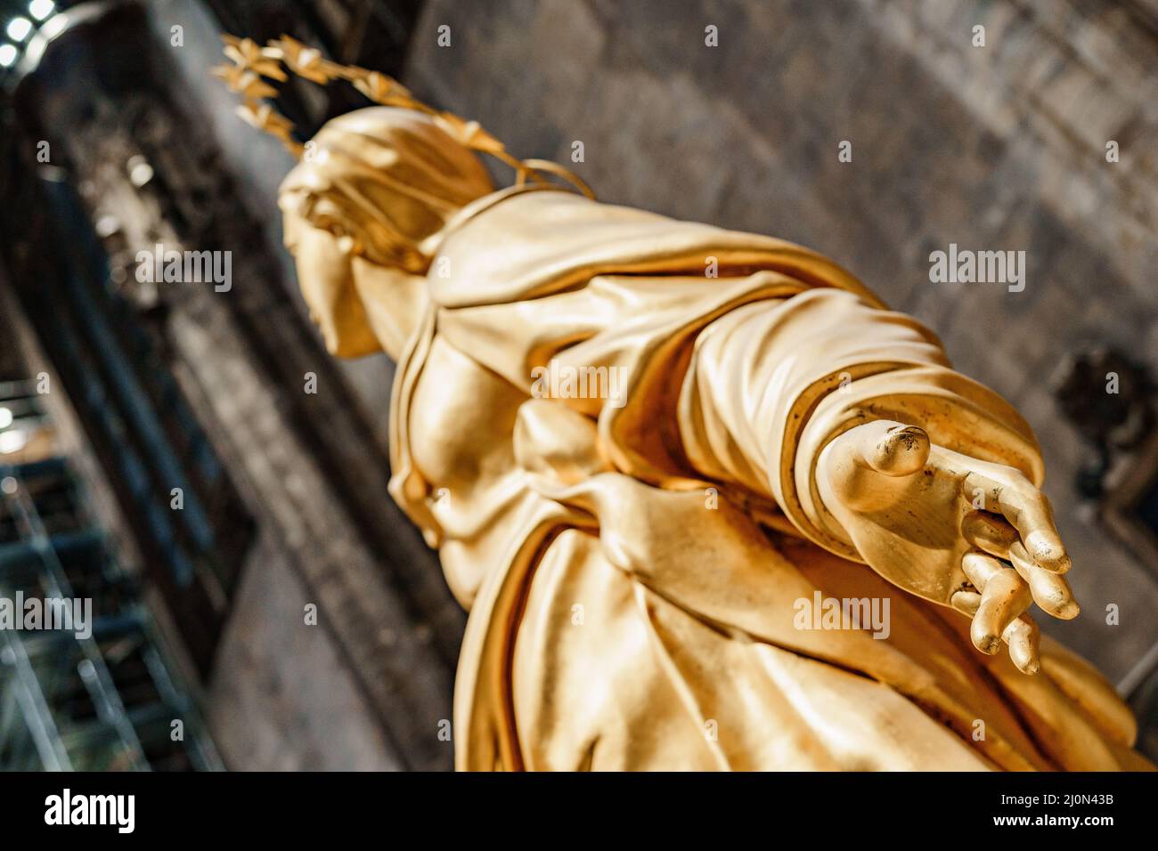 Golden madonna statue hi-res stock photography and images - Alamy