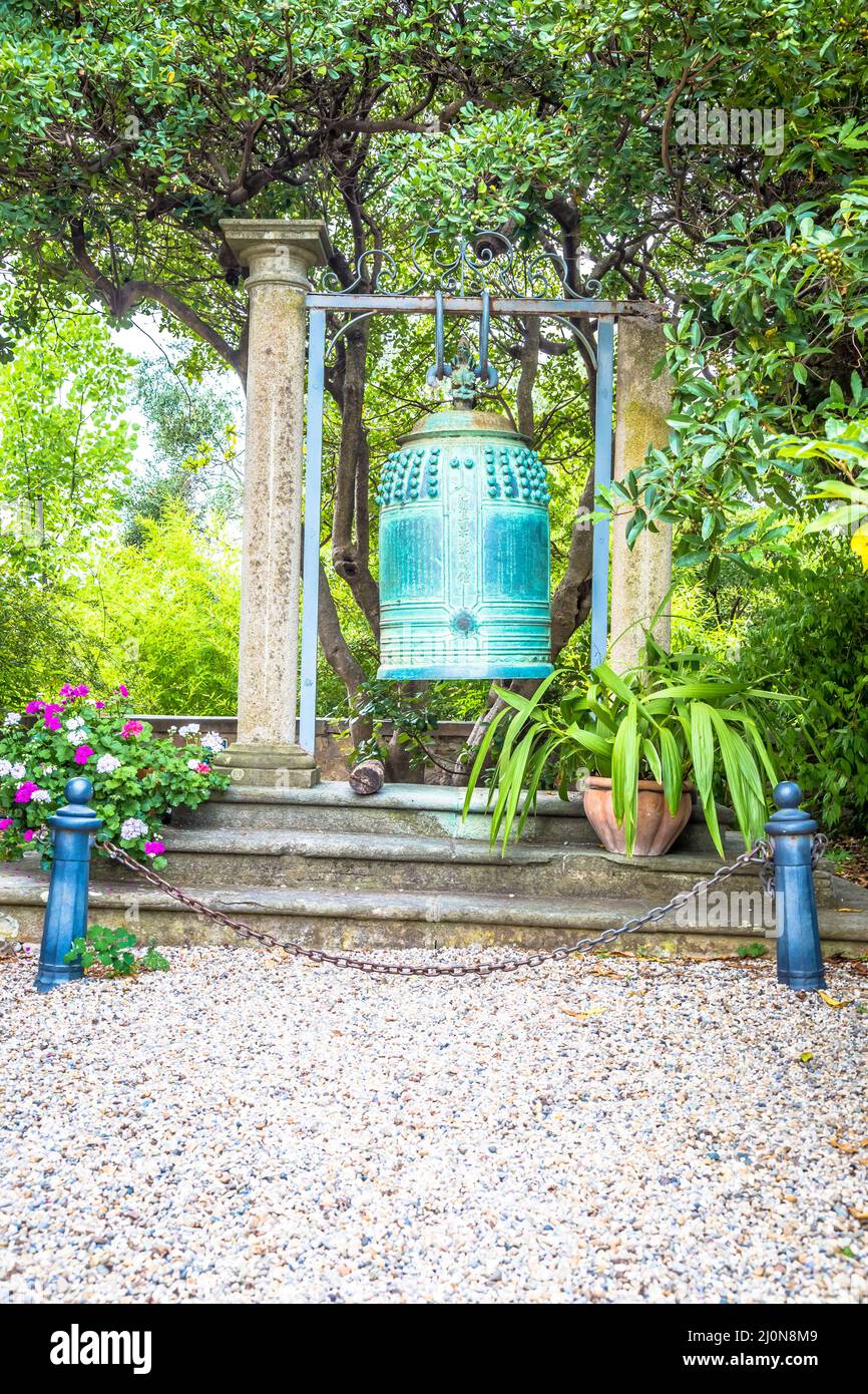 Old Japanese bell finely crafted in bronze Stock Photo - Alamy
