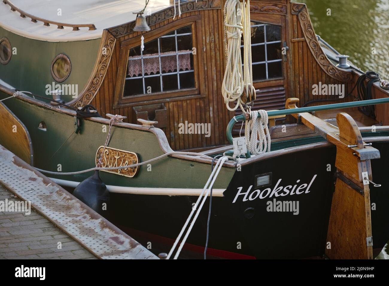 Lower ship sailing hi-res stock photography and images - Alamy