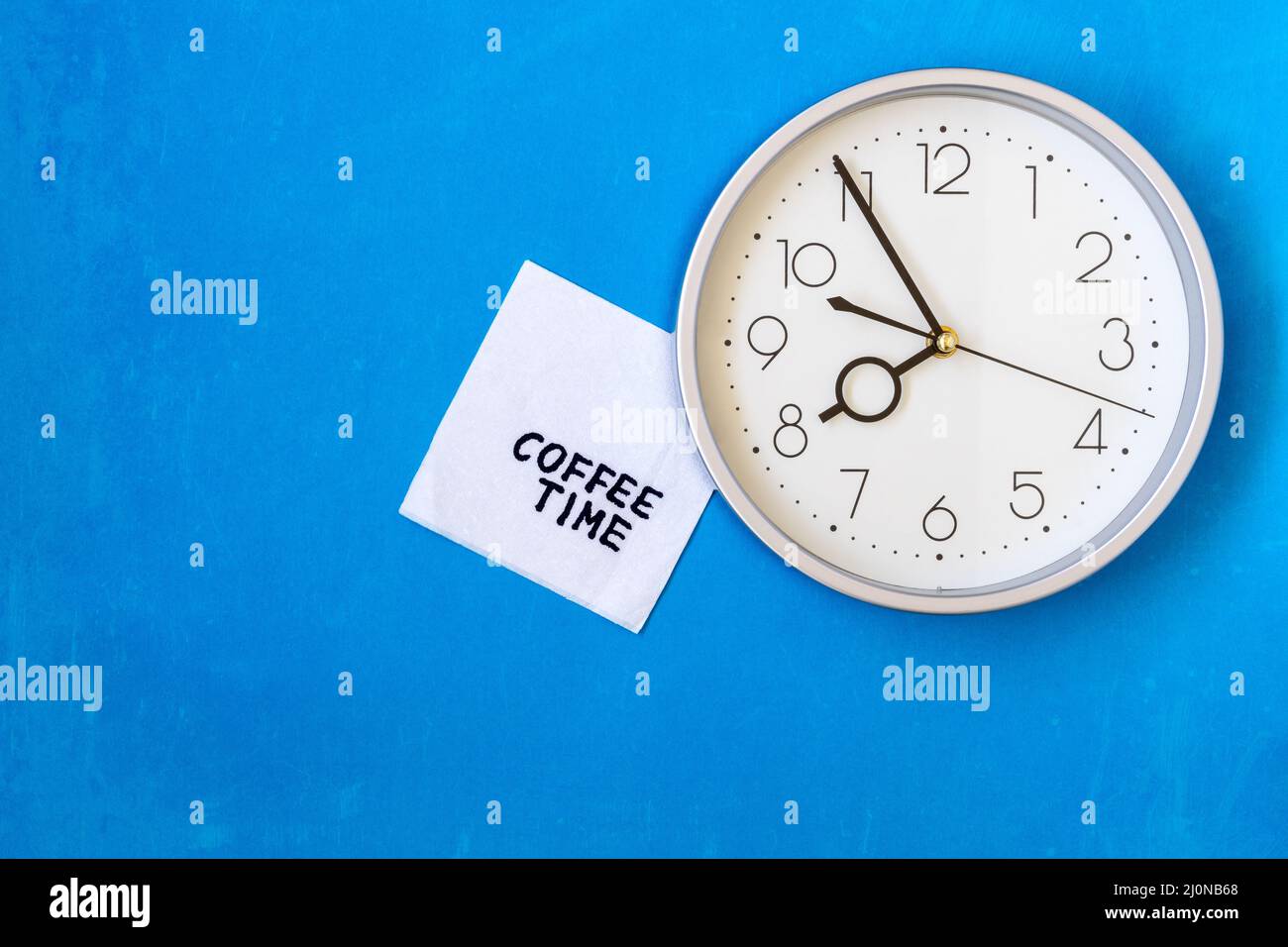 Wall clock with COFFEE TIME note Stock Photo - Alamy