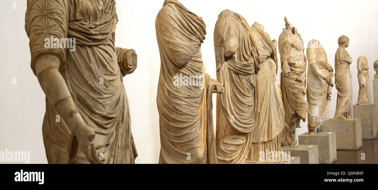 Famous ancient greek sculptures hi-res stock photography and images - Alamy