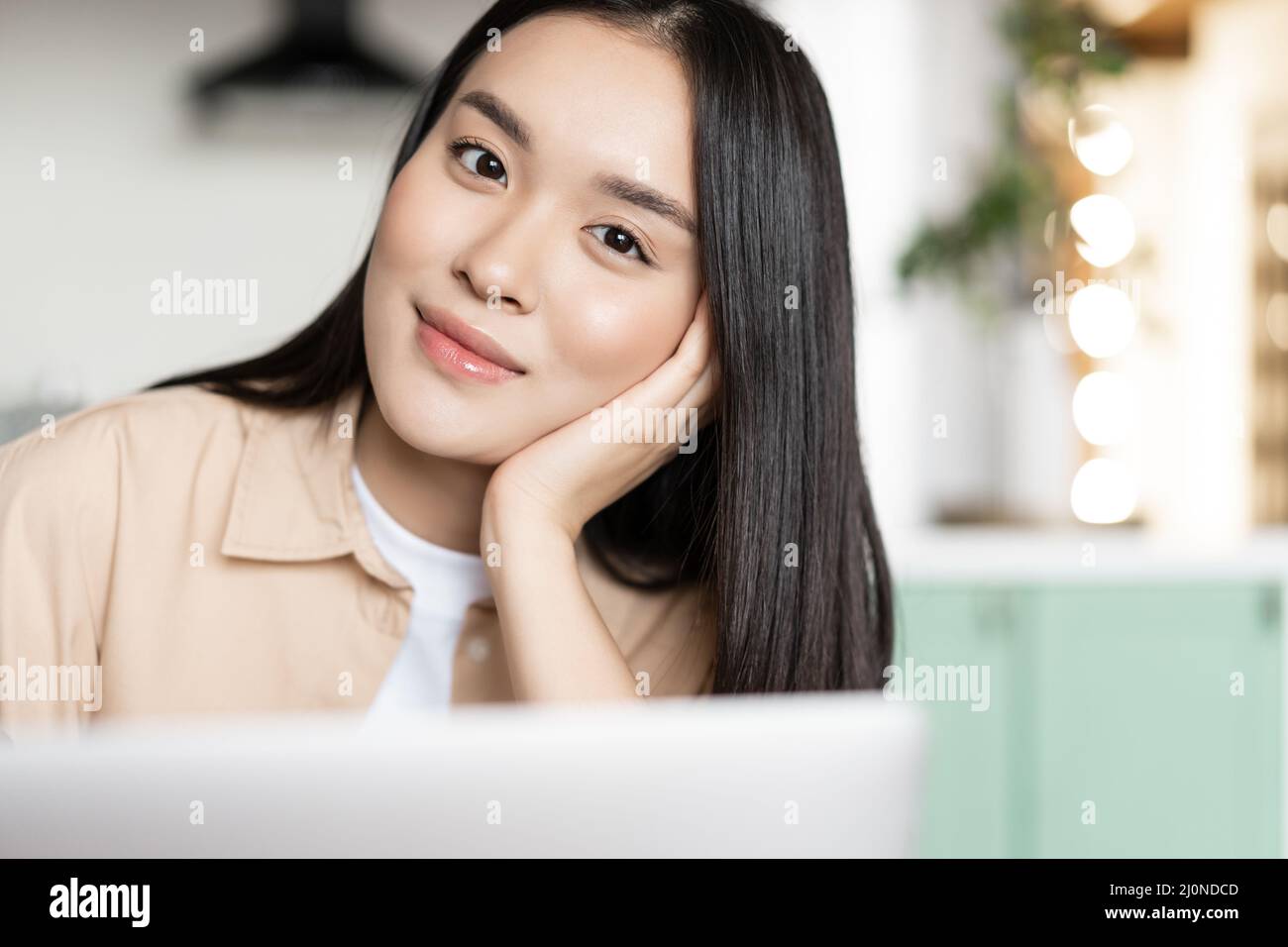 Korean girl computer hi-res stock photography and images - Alamy