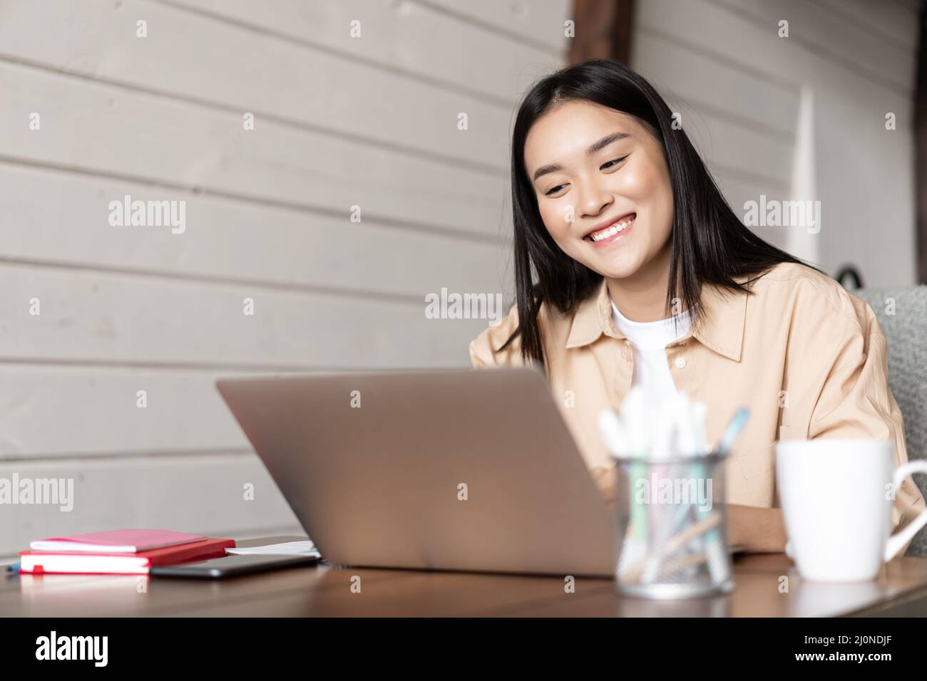Girl on screen hi-res stock photography and images - Alamy