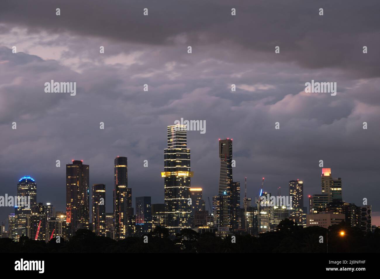 Moody city hi-res stock photography and images - Alamy