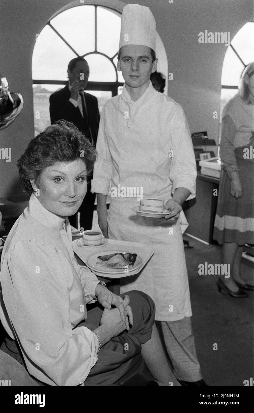 Angela Rippon at the TV-am studios. 1983 Stock Photo - Alamy