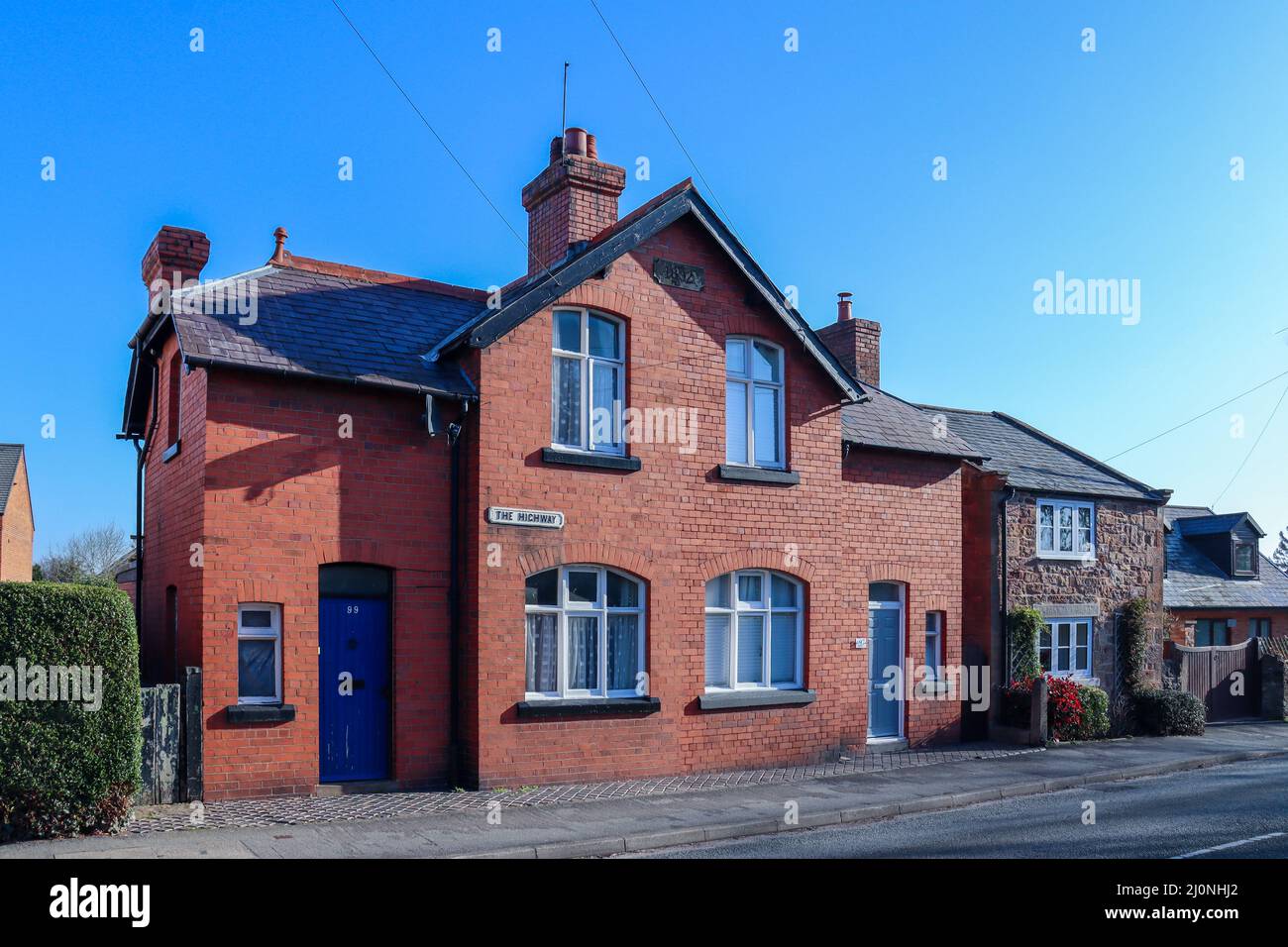Middle class house uk hi-res stock photography and images - Alamy