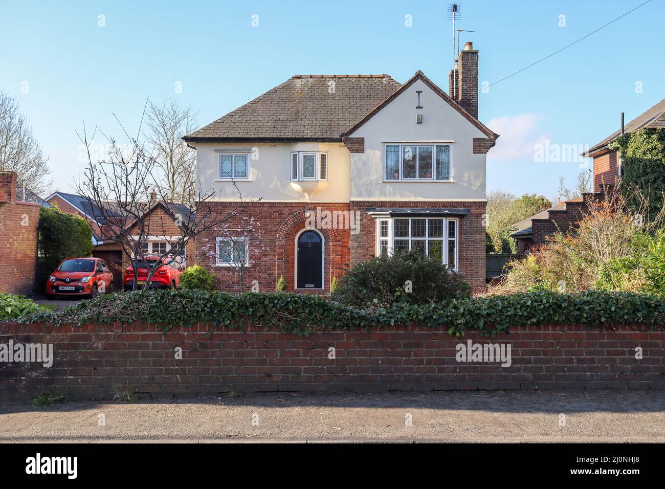 Street view typical middle class home hi-res stock photography and ...