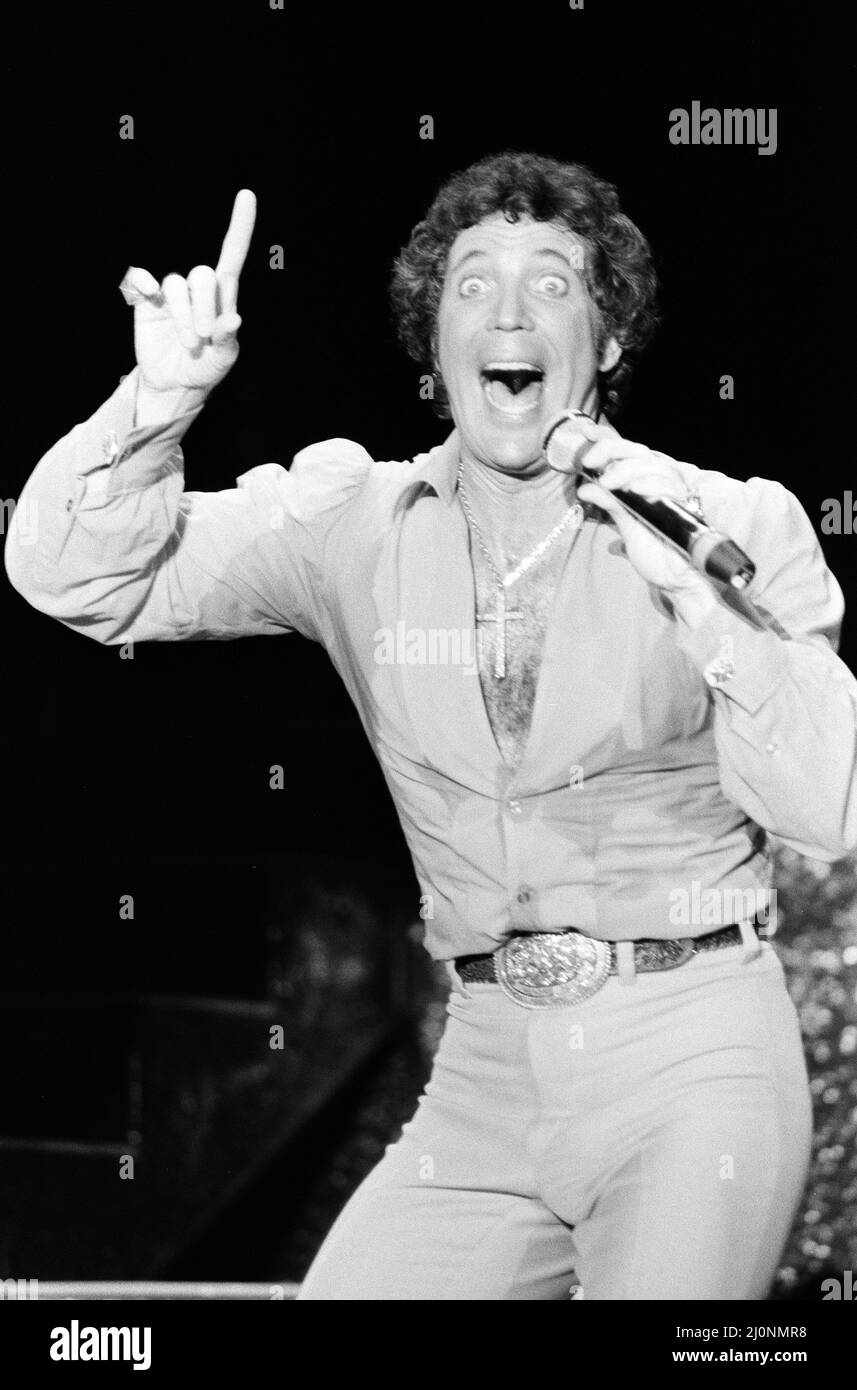 Tom jones singer 1980s hi-res stock photography and images - Alamy