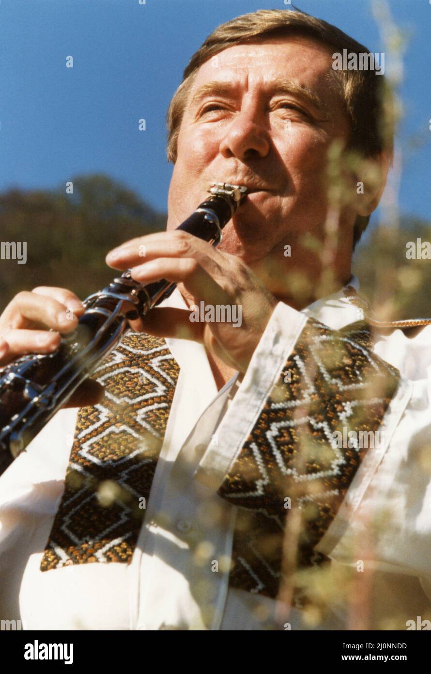 Los Angeles, CA, USA, approx. 1995. Romanian artist Dumitru Fărcaș ...