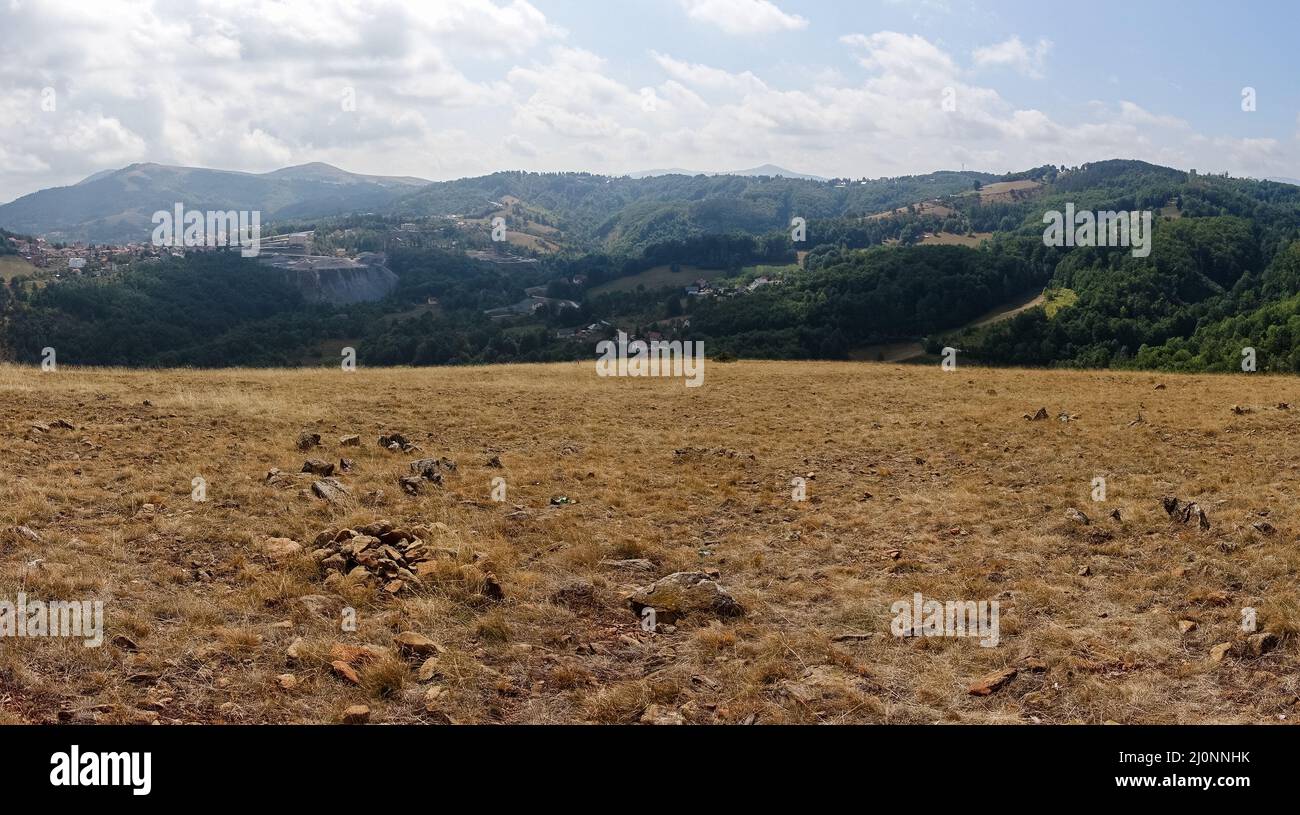 Dry hill overlooking scenic mountain ranges Stock Photo - Alamy