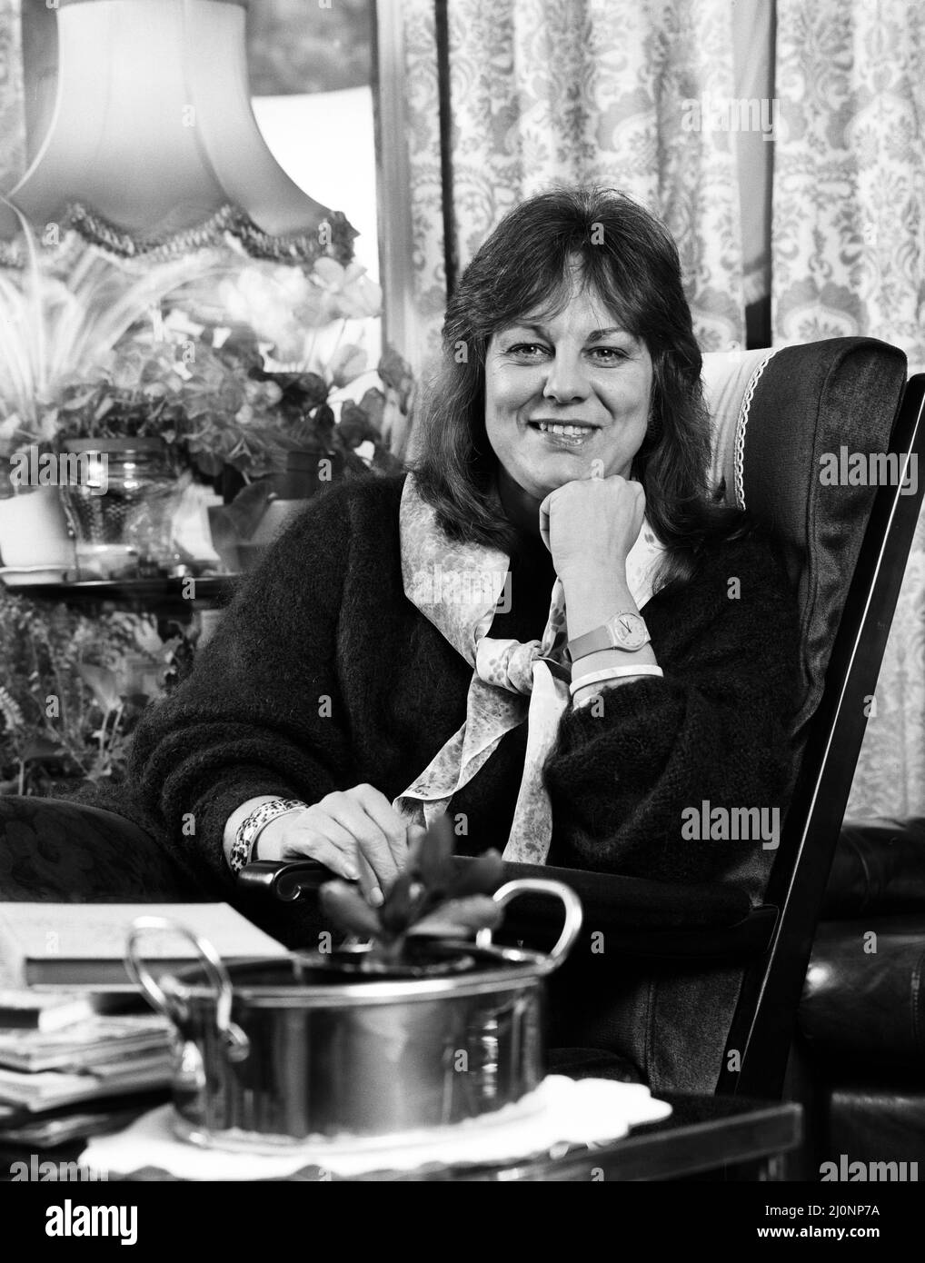 Author Sue Townsend at home. 7th November 1984 Stock Photo - Alamy