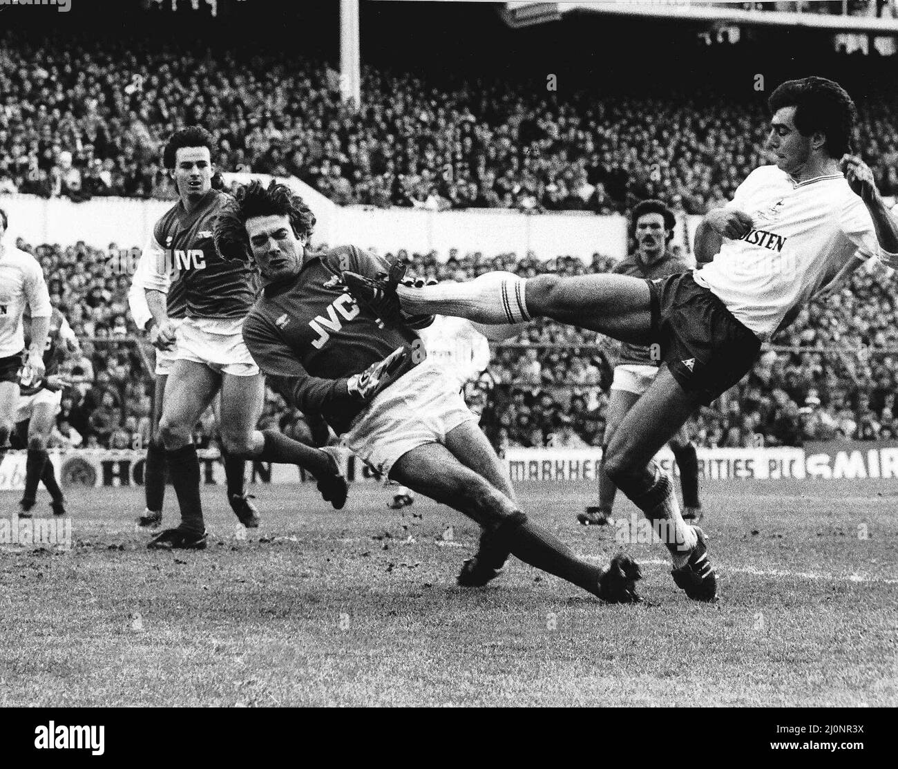 Pat Jennings in action. 26th December 1983 Stock Photo - Alamy
