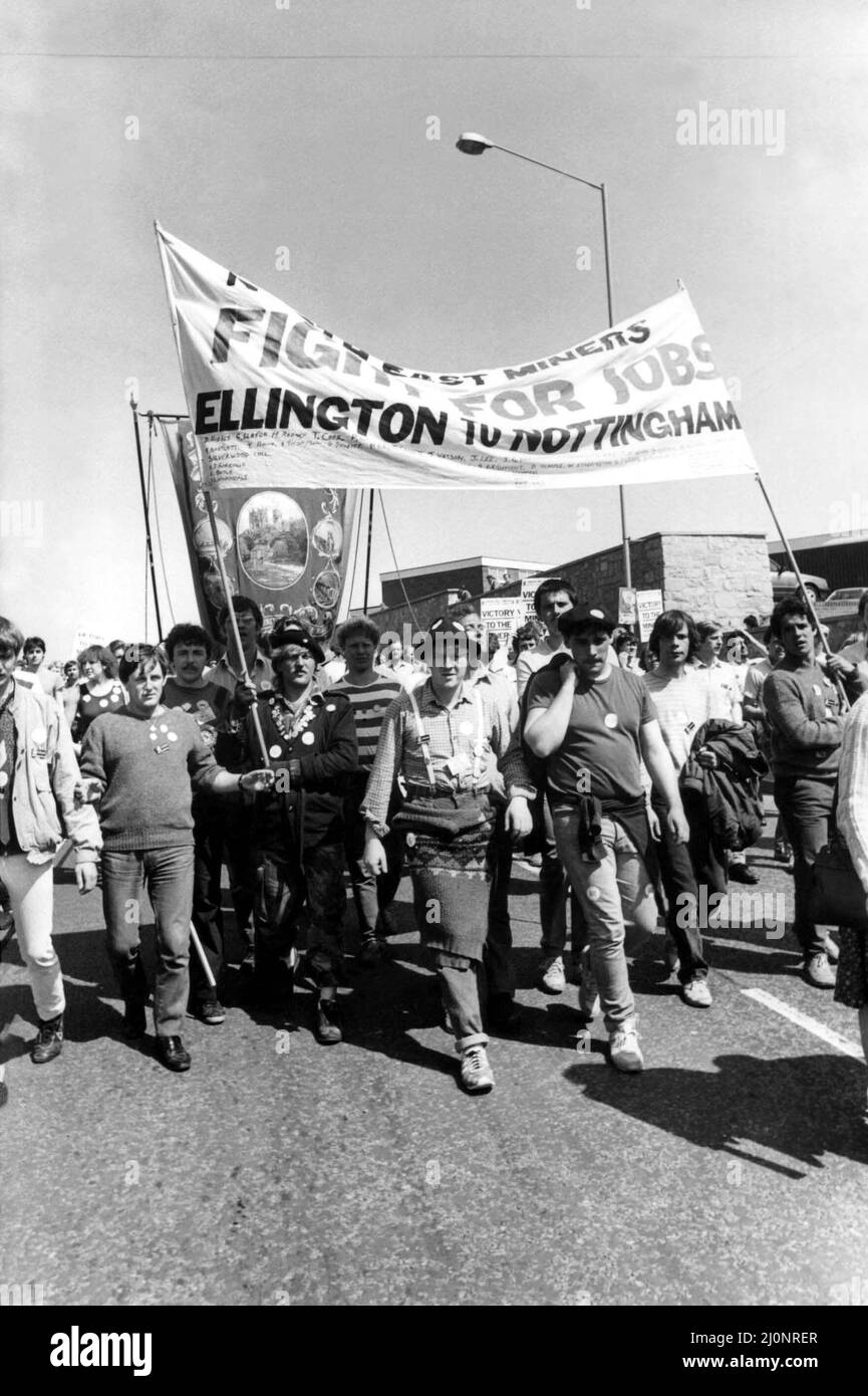The National Miners Strike 1984 Durham Mechanics arrive in Mansfield ...