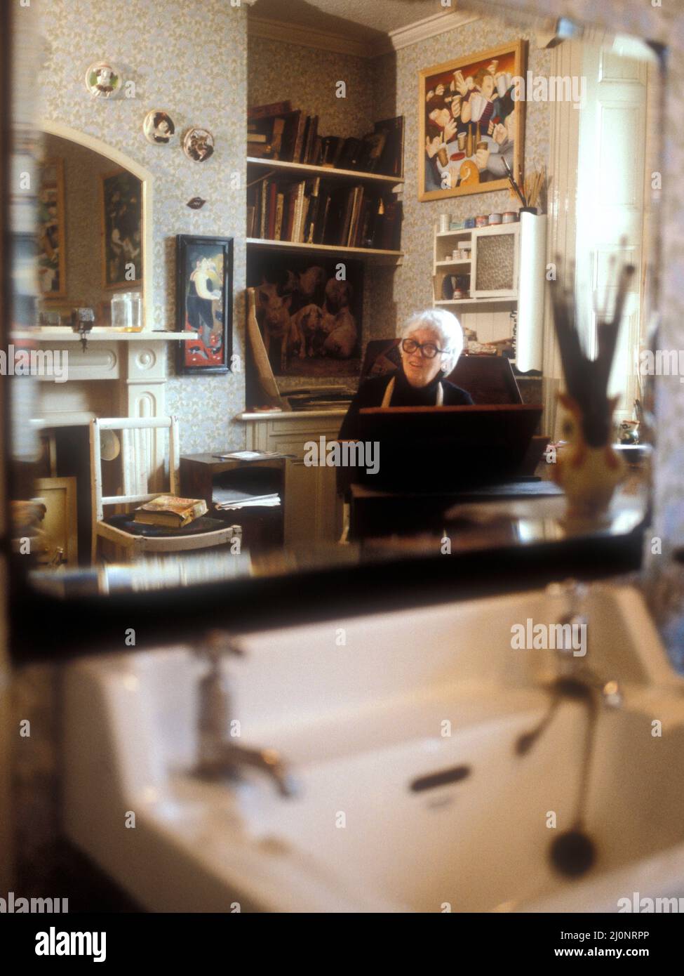 Artist Beryl Cook 1982 Stock Photo - Alamy