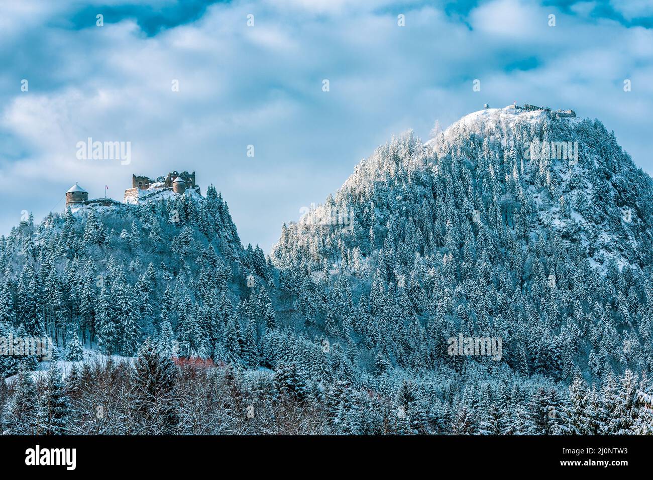 Snowy mountains and medieval castle hi-res stock photography and images ...