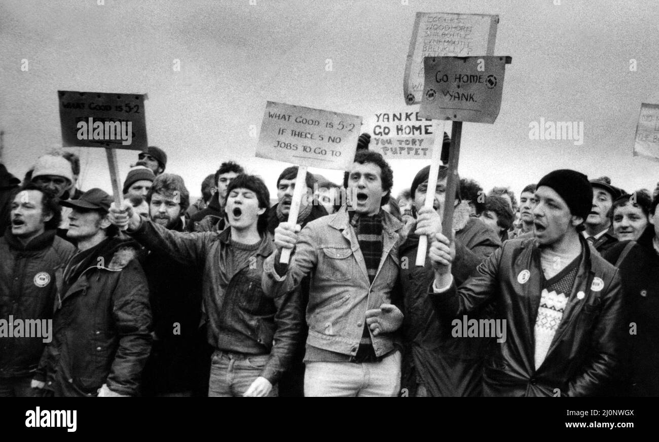 The National Miners Strike 1984 An angry crowd of around 400 jeering ...
