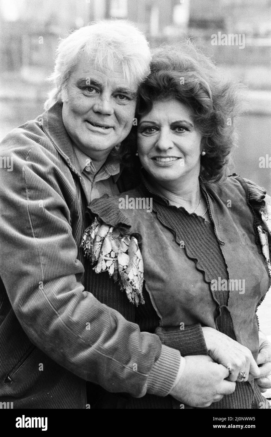 Actress pat phoenix hi-res stock photography and images - Alamy